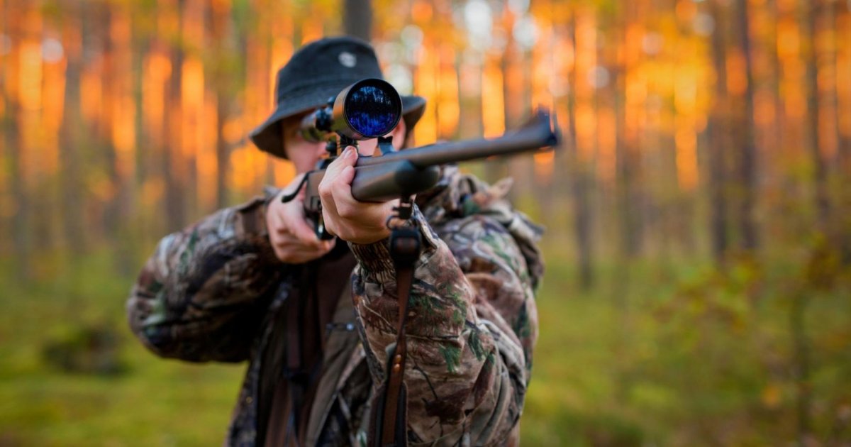 Hombre estaba cazando y le disparó a su hijo tras confundirlo con un ...